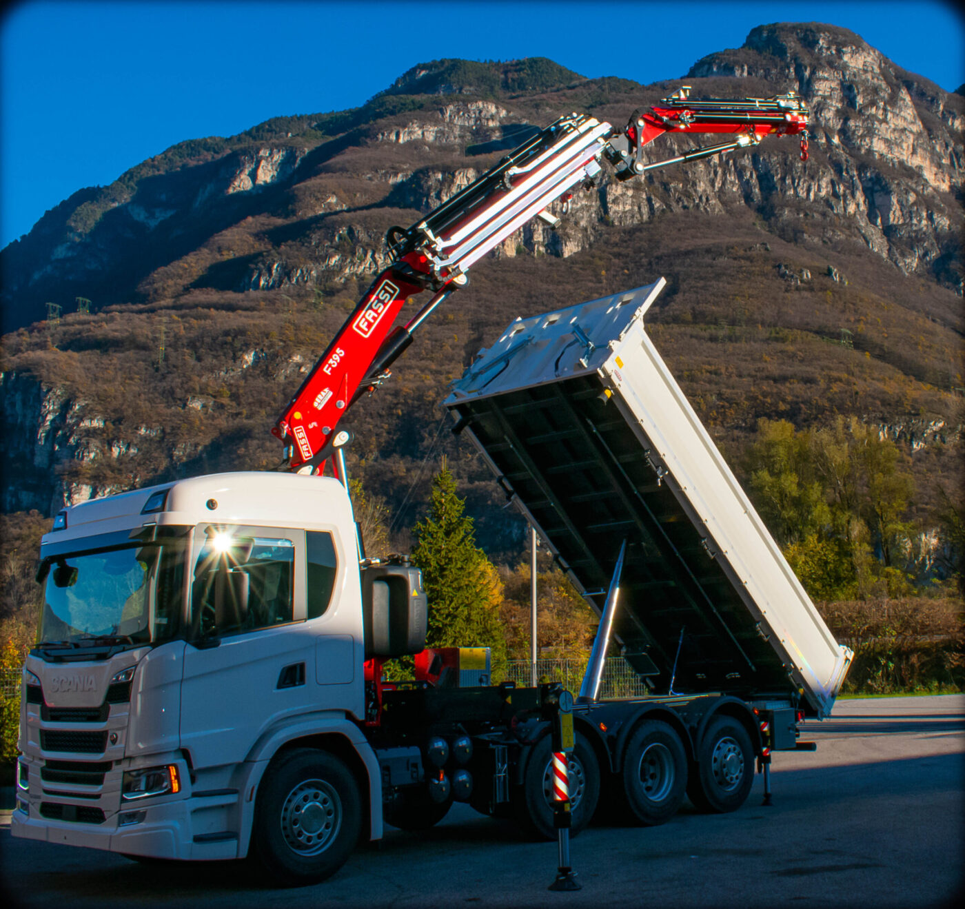 F395RA.2.25 Xe-dynamic With L323 Jib On Scania G500 With Tipping Truck ...