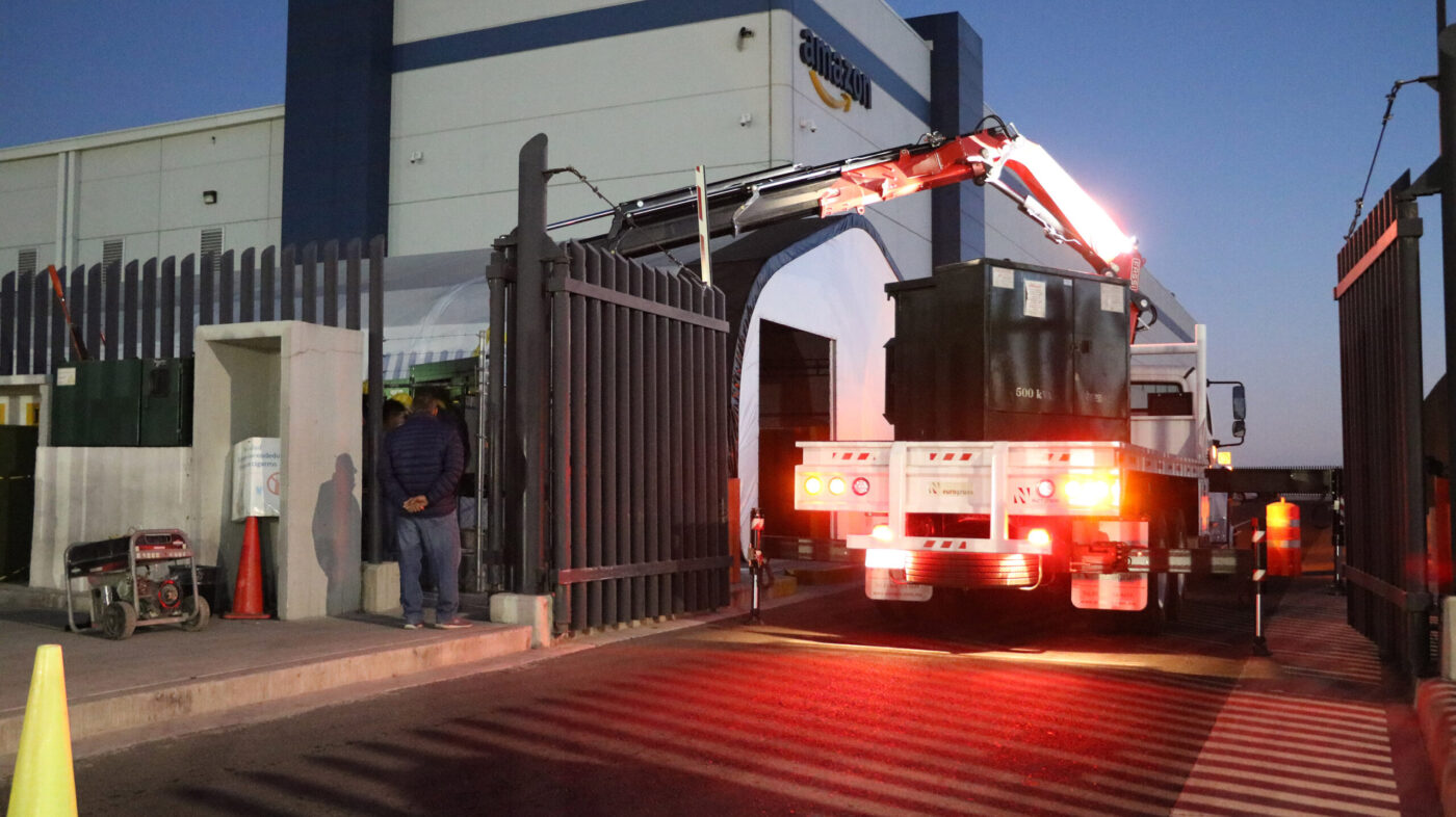 Fassi F295A.2.24 E-dynamic Crane Engaged In Lifting Light Electrical ...